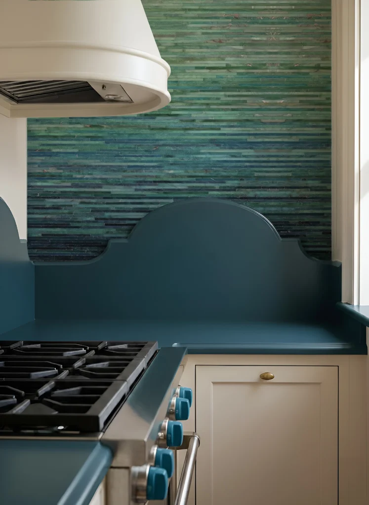 Verdant Wave Glass Mosaic Backsplash | MEC Artworks GCC